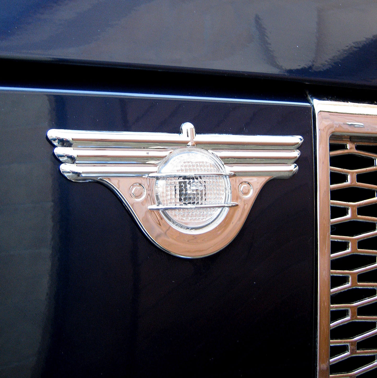 Chrome "Winged" Side Repeater Surrounds for Range Rover L322 – Powerful UK